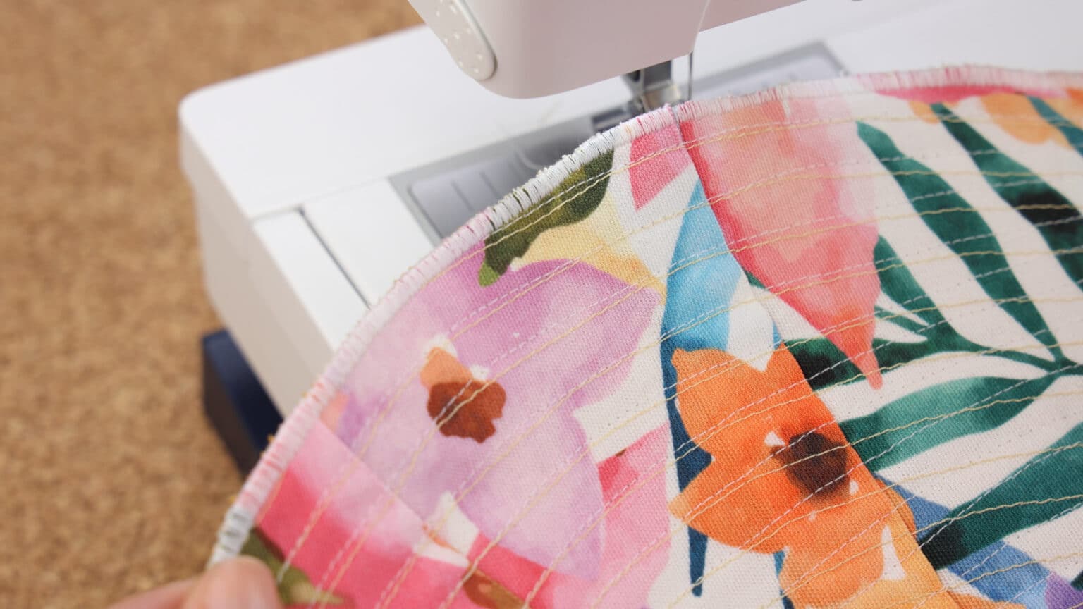 Så enkelt kan du lage din egen solhatt - Kreftforeningen