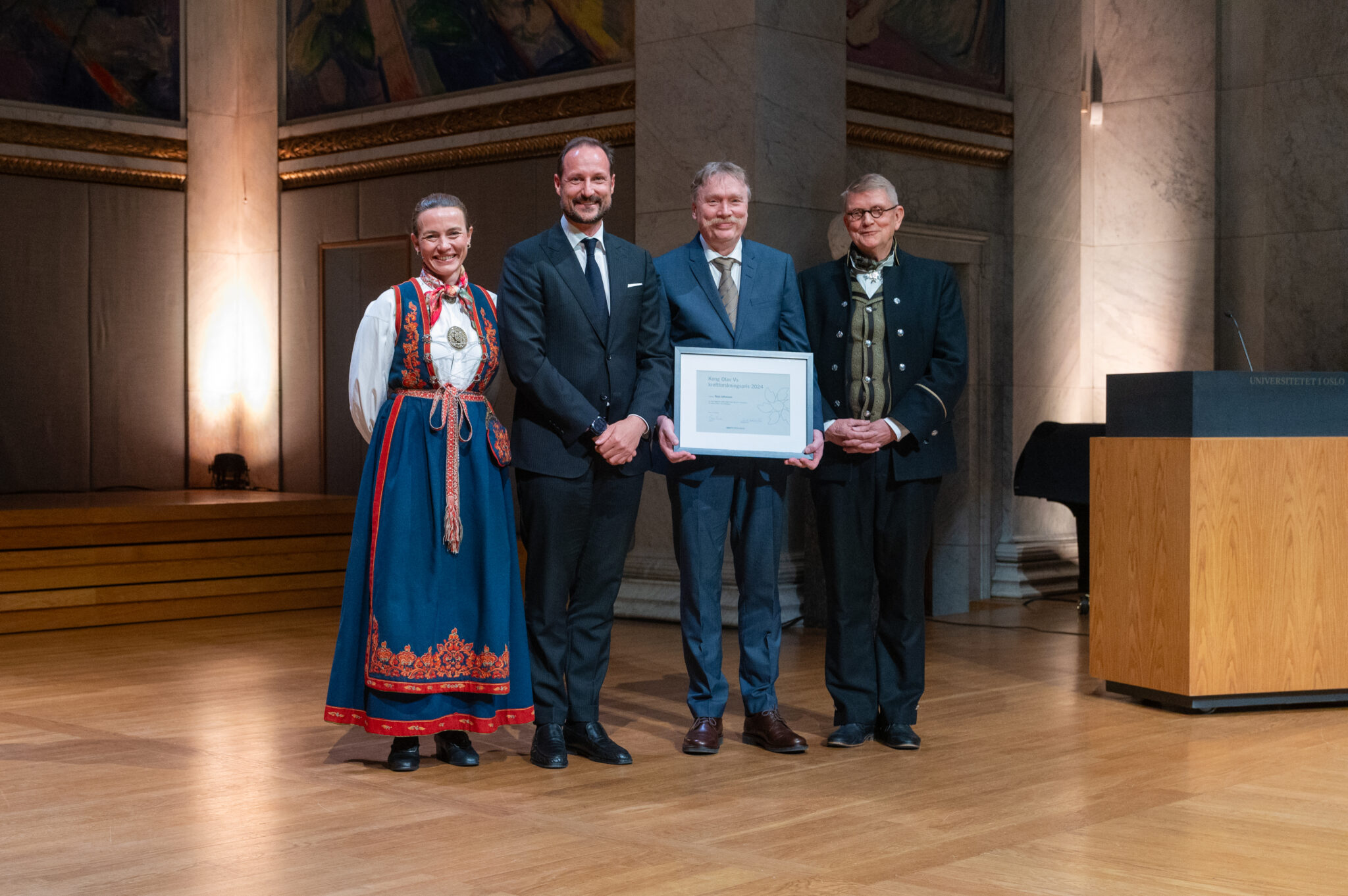 Kronprins Haakon hedret Terje Johansen med kreftforskningsprisen